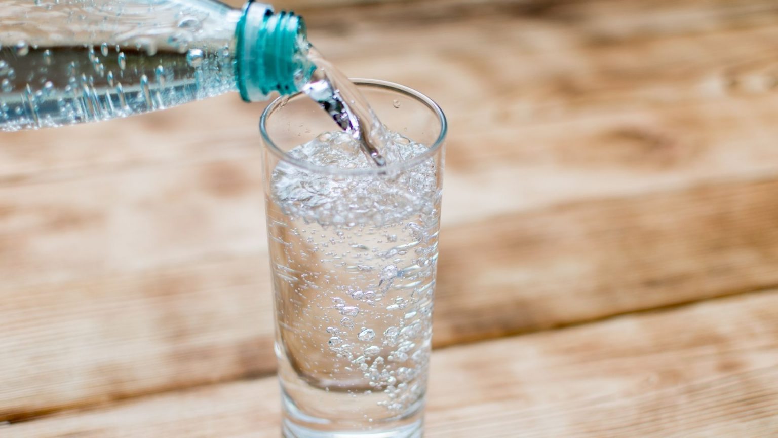 Can sparkling water give you health benefits for your body? - Delicious and healthy food for you